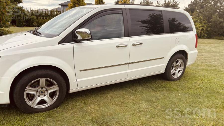 Balts Lancia Voyager 2013 Rīga, ar dzinēja tilpumu 2.80 L un nobraukumu 195 tūkst. km par 8700 €, foto 4 vietnē AUTOMOTO.COM.LV