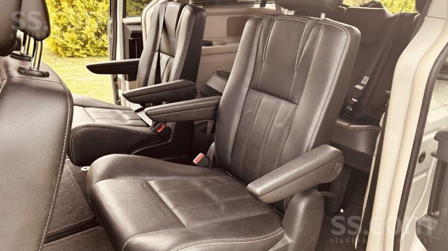 Balts Lancia Voyager 2013 Rīga, ar dzinēja tilpumu 2.80 L un nobraukumu 195 tūkst. km par 8700 €, foto 9 vietnē AUTOMOTO.COM.LV