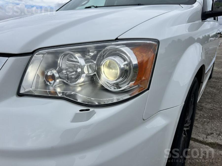 Balts Lancia Voyager 2015 Rīga, ar dzinēja tilpumu 2.80 L un nobraukumu 234 tūkst. km par 9899 €, foto 15 vietnē AUTOMOTO.COM.LV