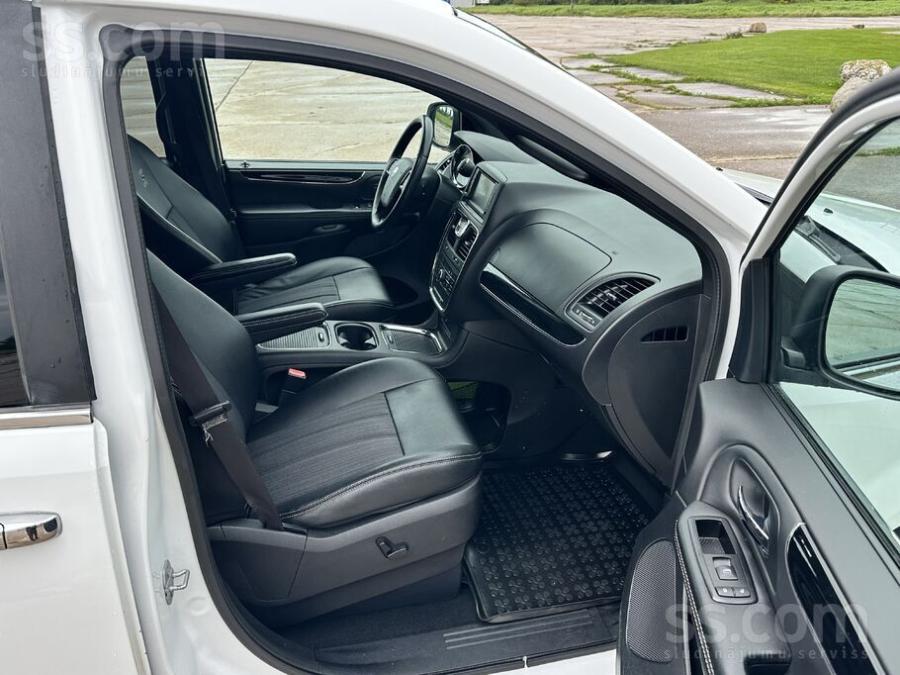 Balts Lancia Voyager 2015 Rīga, ar dzinēja tilpumu 2.80 L un nobraukumu 234 tūkst. km par 9899 €, foto 16 vietnē AUTOMOTO.COM.LV
