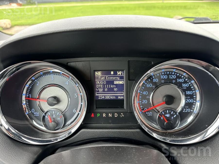 Balts Lancia Voyager 2015 Rīga, ar dzinēja tilpumu 2.80 L un nobraukumu 234 tūkst. km par 9899 €, foto 35 vietnē AUTOMOTO.COM.LV