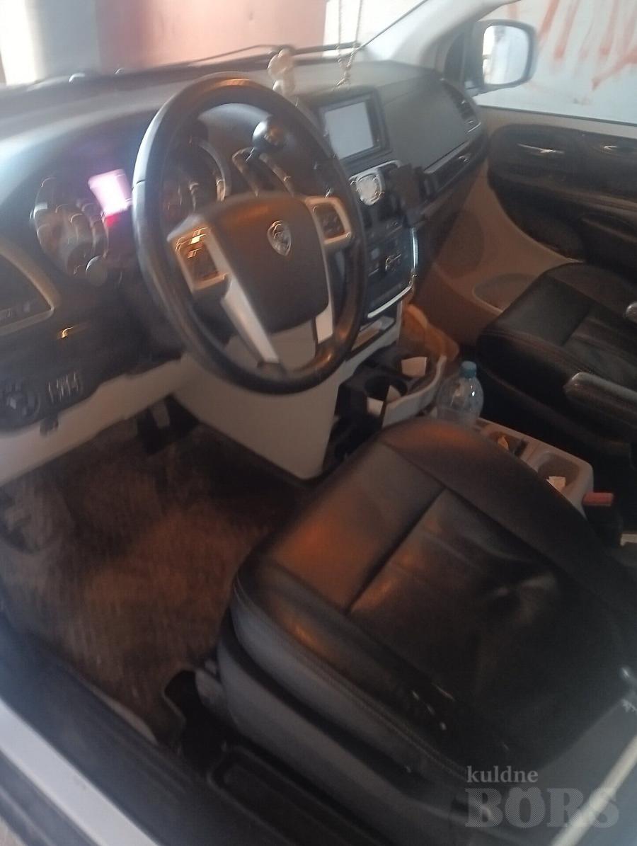 Balts Lancia Voyager 2012 Kilingi-Nemme, ar dzinēja tilpumu 3.60 L un nobraukumu 229 tūkst. km par 8000 €, foto 6 vietnē AUTOMOTO.COM.LV