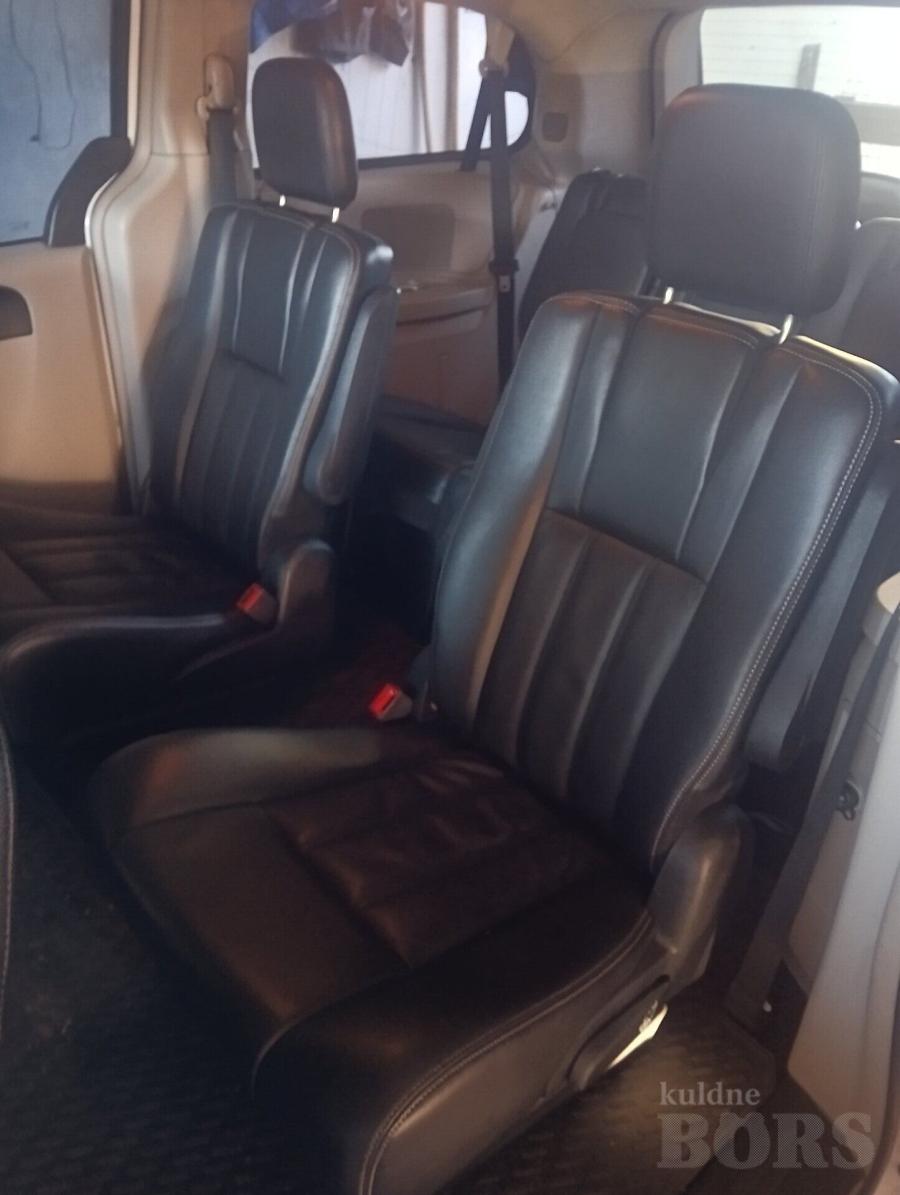 Balts Lancia Voyager 2012 Kilingi-Nemme, ar dzinēja tilpumu 3.60 L un nobraukumu 229 tūkst. km par 8000 €, foto 8 vietnē AUTOMOTO.COM.LV