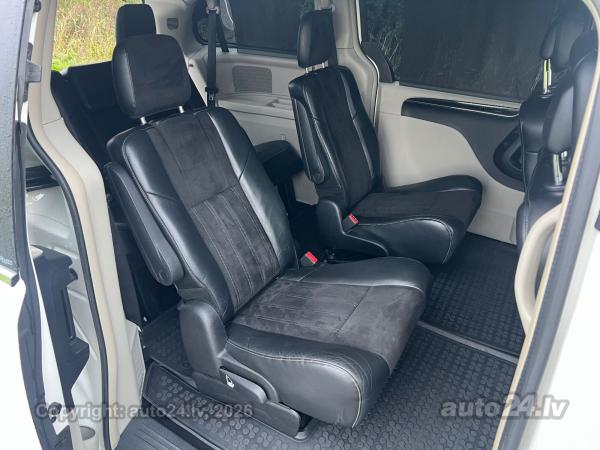 White Lancia Voyager 2013 in Tallinn, with an engine capacity of 2.80 L and mileage of 285 thousand km for 4999 €, photo 10 on AUTOMOTO.COM.LV