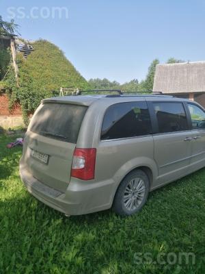 Dzeltens Lancia Voyager 2014 Liepāja, ar dzinēja tilpumu 2.80 L un nobraukumu 186 tūkst. km par 9300 €, foto 2 vietnē AUTOMOTO.COM.LV