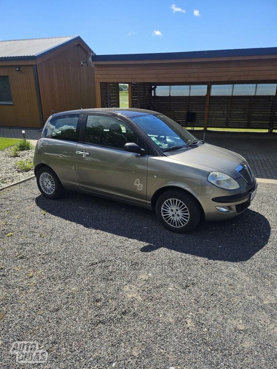 Pelēks Lancia Ypsilon 2006 Kretinga, ar dzinēja tilpumu 1.30 L un nobraukumu 210 tūkst. km par 1250 €, foto 5 vietnē AUTOMOTO.COM.LV