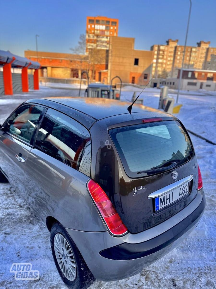 Lancia Ypsilon 2006 Vievis, ar dzinēja tilpumu 1.20 L un nobraukumu 210 tūkst. km par 840 €, foto 1 vietnē AUTOMOTO.COM.LV