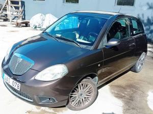 Red Lancia Ypsilon 2009 in Vilnius, with an engine capacity of 1.30 L and mileage of 295 thousand km for 2000 €, photo 3 on AUTOMOTO.COM.LV