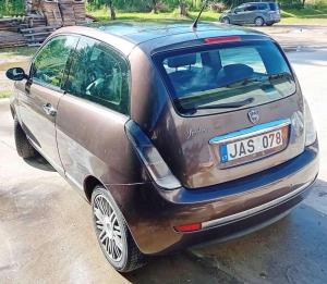 Red Lancia Ypsilon 2009 in Vilnius, with an engine capacity of 1.30 L and mileage of 295 thousand km for 2000 €, photo 4 on AUTOMOTO.COM.LV