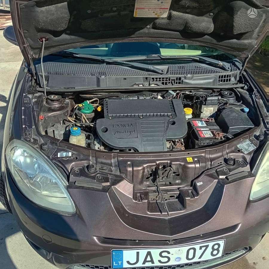 Red Lancia Ypsilon 2009 in Vilnius, with an engine capacity of 1.30 L and mileage of 295 thousand km for 2000 €, photo 5 on AUTOMOTO.COM.LV