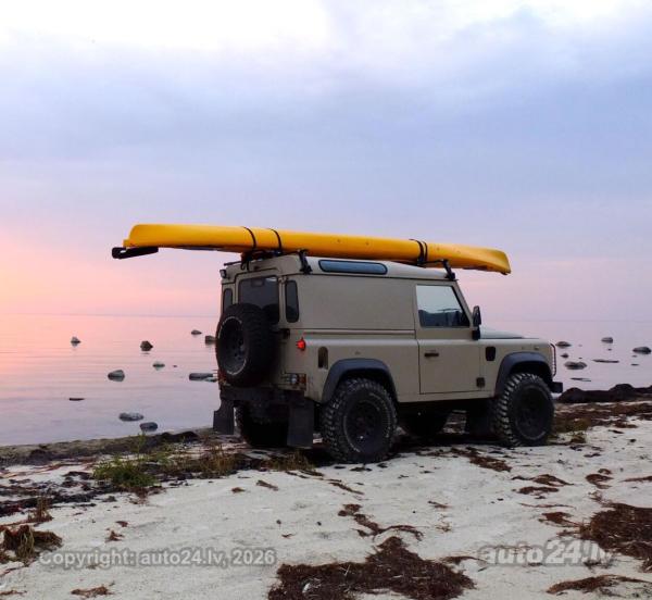 Beige Land Rover Defender 2007 in Tallinn, with an engine capacity of 2.40 L and mileage of 250 thousand km for 22000 €, photo 2 on AUTOMOTO.COM.LV
