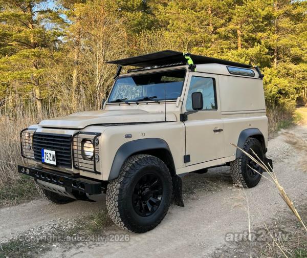 Beige Land Rover Defender 2007 in Tallinn, with an engine capacity of 2.40 L and mileage of 250 thousand km for 22000 €, photo 3 on AUTOMOTO.COM.LV