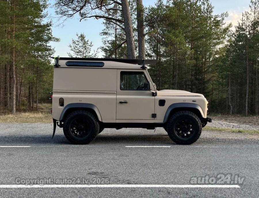 Beige Land Rover Defender 2007 in Tallinn, with an engine capacity of 2.40 L and mileage of 250 thousand km for 22000 €, photo 4 on AUTOMOTO.COM.LV