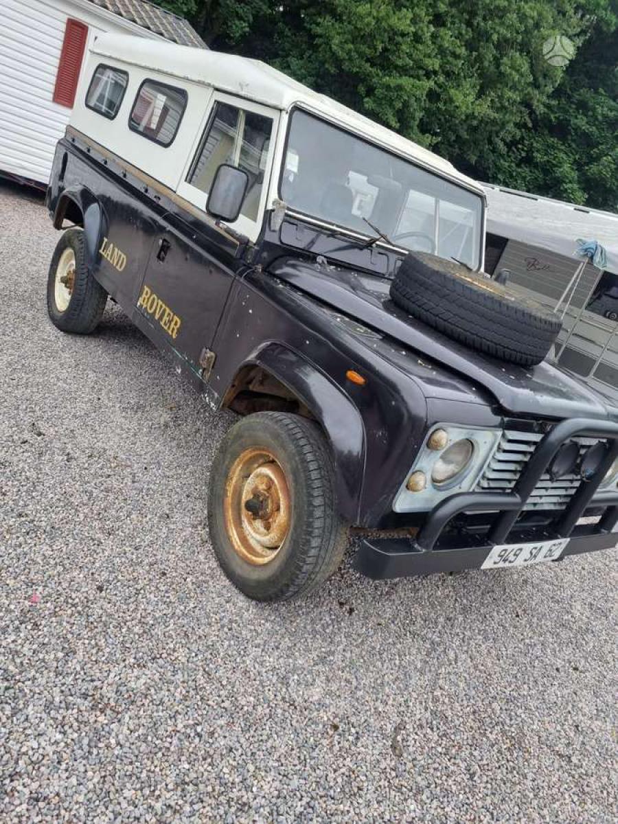 Melns Land Rover Defender 1983 Tauragė, ar dzinēja tilpumu 2.30 L un nobraukumu 200 tūkst. km par 5500 €, foto 1 vietnē AUTOMOTO.COM.LV