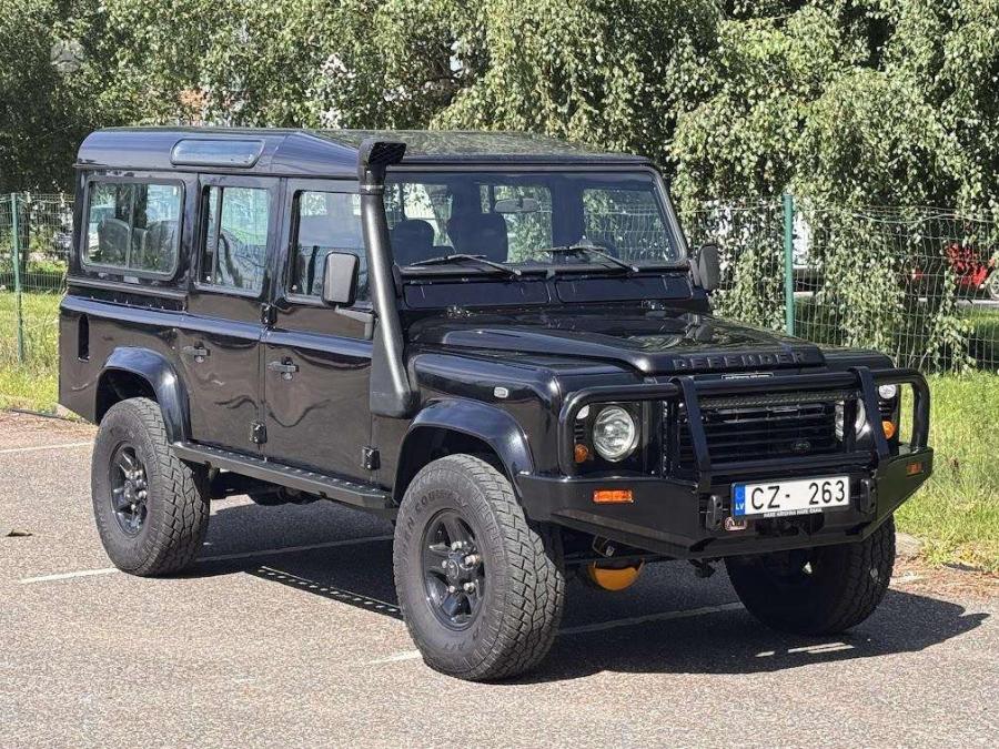Melns Land Rover Defender 2005 Rīga, ar dzinēja tilpumu 2.50 L un nobraukumu 250 tūkst. km par 32000 €, foto 1 vietnē AUTOMOTO.COM.LV