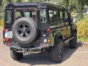 Melns Land Rover Defender 2005 Rīga, ar dzinēja tilpumu 2.50 L un nobraukumu 250 tūkst. km par 32000 €, foto 3 vietnē AUTOMOTO.COM.LV