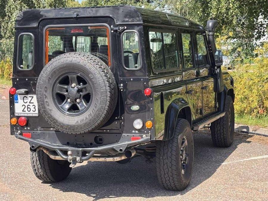 Melns Land Rover Defender 2005 Rīga, ar dzinēja tilpumu 2.50 L un nobraukumu 250 tūkst. km par 32000 €, foto 3 vietnē AUTOMOTO.COM.LV