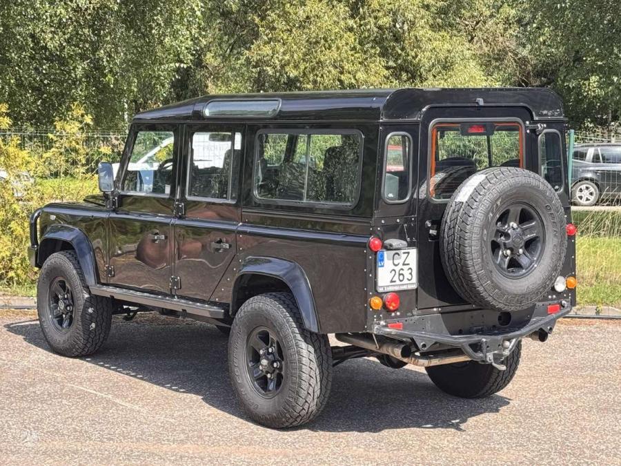Melns Land Rover Defender 2005 Rīga, ar dzinēja tilpumu 2.50 L un nobraukumu 250 tūkst. km par 32000 €, foto 4 vietnē AUTOMOTO.COM.LV