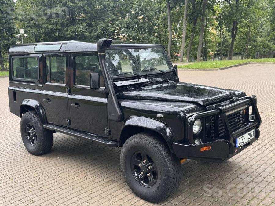 Melns Land Rover Defender 2005 Rīga, ar dzinēja tilpumu 2.50 L un nobraukumu 250 tūkst. km par 29500 €, foto 3 vietnē AUTOMOTO.COM.LV