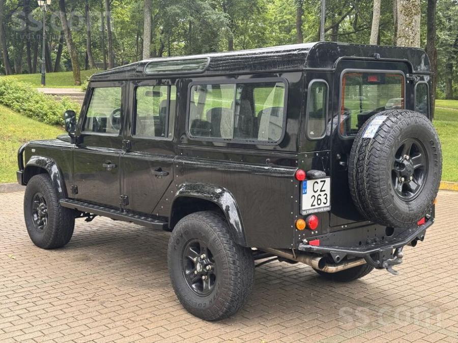 Melns Land Rover Defender 2005 Rīga, ar dzinēja tilpumu 2.50 L un nobraukumu 250 tūkst. km par 29500 €, foto 4 vietnē AUTOMOTO.COM.LV