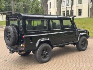 Melns Land Rover Defender 2005 Rīga, ar dzinēja tilpumu 2.50 L un nobraukumu 250 tūkst. km par 29500 €, foto 5 vietnē AUTOMOTO.COM.LV