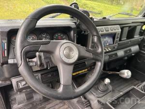 Melns Land Rover Defender 2005 Rīga, ar dzinēja tilpumu 2.50 L un nobraukumu 250 tūkst. km par 29500 €, foto 6 vietnē AUTOMOTO.COM.LV