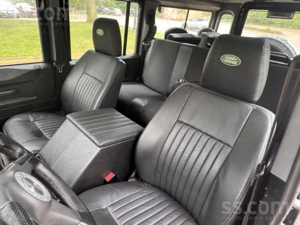 Melns Land Rover Defender 2005 Rīga, ar dzinēja tilpumu 2.50 L un nobraukumu 250 tūkst. km par 29500 €, foto 6 vietnē AUTOMOTO.COM.LV