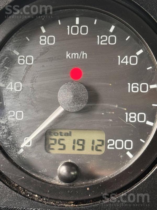Melns Land Rover Defender 2005 Rīga, ar dzinēja tilpumu 2.50 L un nobraukumu 250 tūkst. km par 29500 €, foto 9 vietnē AUTOMOTO.COM.LV