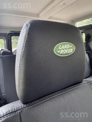 Melns Land Rover Defender 2005 Rīga, ar dzinēja tilpumu 2.50 L un nobraukumu 250 tūkst. km par 29500 €, foto 14 vietnē AUTOMOTO.COM.LV
