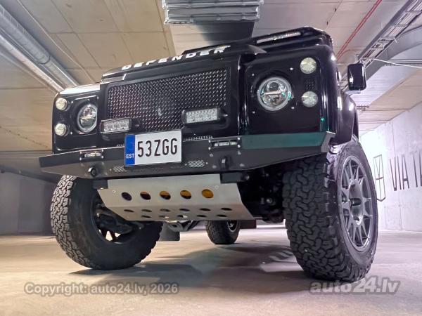 Black Land Rover Defender 2007 in Tallinn, with an engine capacity of 2.40 L and mileage of 132 thousand km for 35000 €, photo 7 on AUTOMOTO.COM.LV