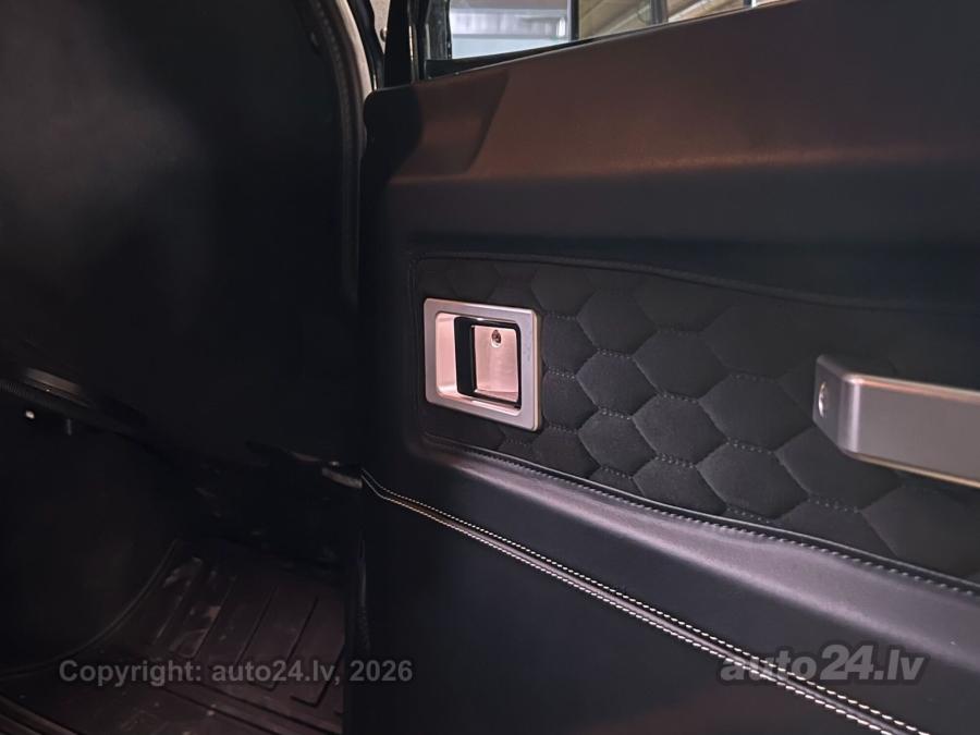 Black Land Rover Defender 2007 in Tallinn, with an engine capacity of 2.40 L and mileage of 132 thousand km for 35000 €, photo 19 on AUTOMOTO.COM.LV