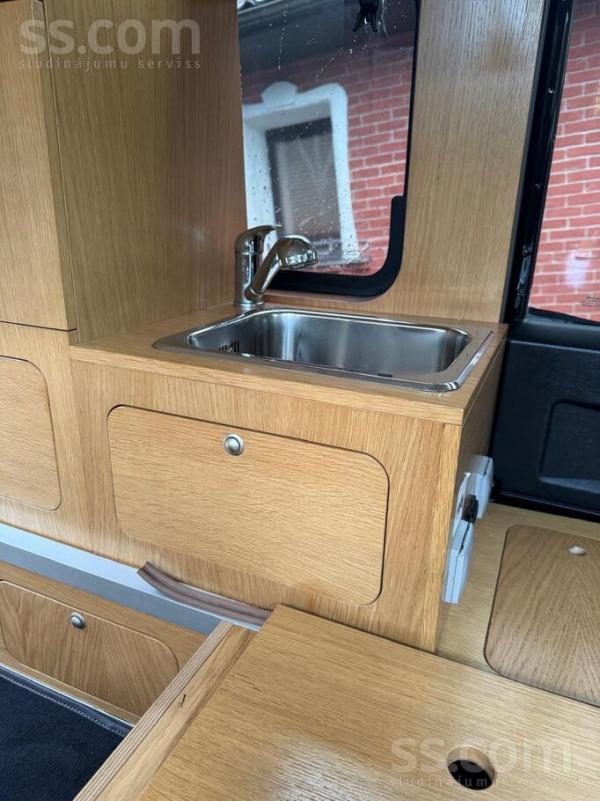 Melns Land Rover Defender 2008 Rīga, ar dzinēja tilpumu 2.40 L un nobraukumu 130 tūkst. km par 29700 €, foto 6 vietnē AUTOMOTO.COM.LV