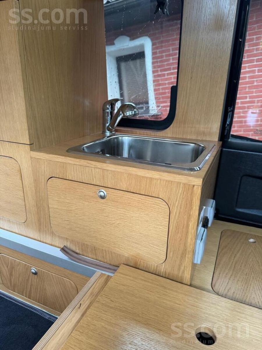 Melns Land Rover Defender 2008 Rīga, ar dzinēja tilpumu 2.40 L un nobraukumu 130 tūkst. km par 29700 €, foto 7 vietnē AUTOMOTO.COM.LV