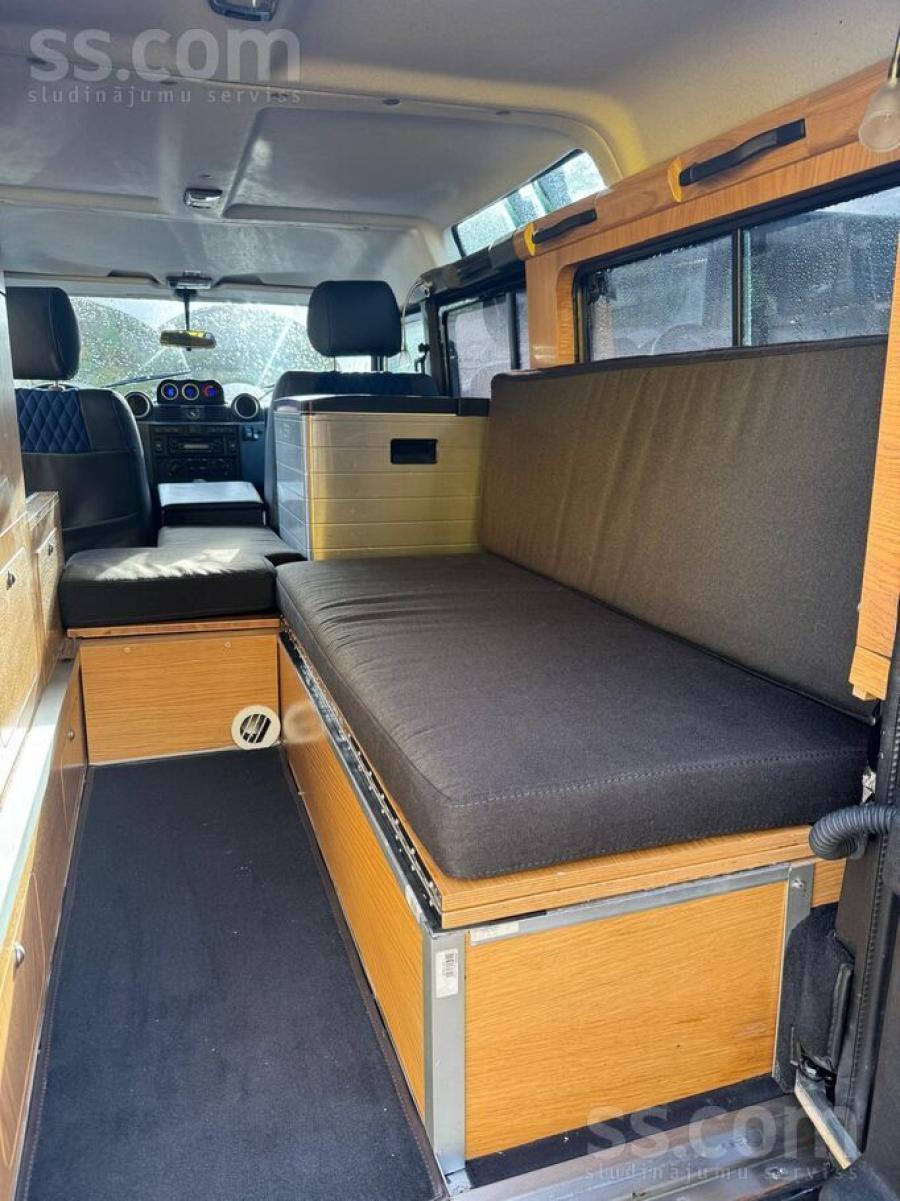 Melns Land Rover Defender 2008 Rīga, ar dzinēja tilpumu 2.40 L un nobraukumu 130 tūkst. km par 29700 €, foto 13 vietnē AUTOMOTO.COM.LV