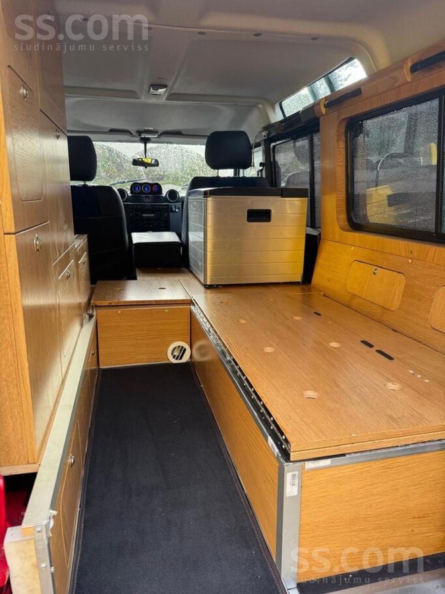 Melns Land Rover Defender 2008 Rīga, ar dzinēja tilpumu 2.40 L un nobraukumu 130 tūkst. km par 29700 €, foto 14 vietnē AUTOMOTO.COM.LV