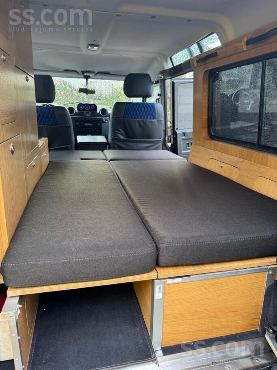 Melns Land Rover Defender 2008 Rīga, ar dzinēja tilpumu 2.40 L un nobraukumu 130 tūkst. km par 29700 €, foto 15 vietnē AUTOMOTO.COM.LV