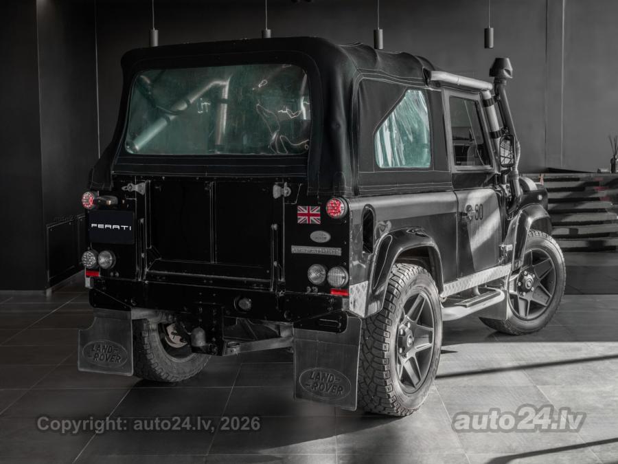 Melns Land Rover Defender 2010 Tallina, ar dzinēja tilpumu 2.40 L un nobraukumu 173 tūkst. km par 64900 €, foto 3 vietnē AUTOMOTO.COM.LV