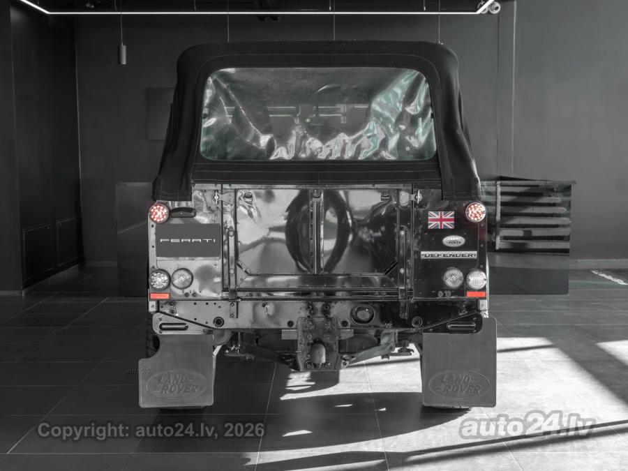 Melns Land Rover Defender 2010 Tallina, ar dzinēja tilpumu 2.40 L un nobraukumu 173 tūkst. km par 64900 €, foto 5 vietnē AUTOMOTO.COM.LV