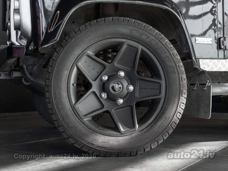 Melns Land Rover Defender 2010 Tallina, ar dzinēja tilpumu 2.40 L un nobraukumu 173 tūkst. km par 64900 €, foto 7 vietnē AUTOMOTO.COM.LV