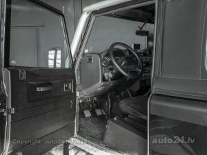 Melns Land Rover Defender 2010 Tallina, ar dzinēja tilpumu 2.40 L un nobraukumu 173 tūkst. km par 64900 €, foto 8 vietnē AUTOMOTO.COM.LV