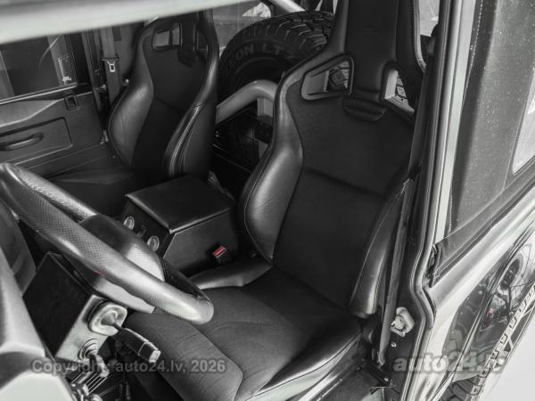 Melns Land Rover Defender 2010 Tallina, ar dzinēja tilpumu 2.40 L un nobraukumu 173 tūkst. km par 64900 €, foto 9 vietnē AUTOMOTO.COM.LV