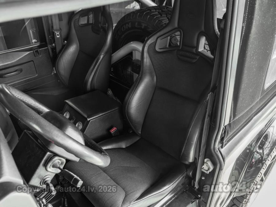 Melns Land Rover Defender 2010 Tallina, ar dzinēja tilpumu 2.40 L un nobraukumu 173 tūkst. km par 64900 €, foto 9 vietnē AUTOMOTO.COM.LV