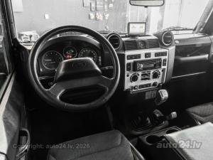 Melns Land Rover Defender 2010 Tallina, ar dzinēja tilpumu 2.40 L un nobraukumu 173 tūkst. km par 64900 €, foto 13 vietnē AUTOMOTO.COM.LV