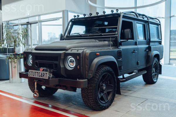Black Land Rover Defender 2013 in Riga, with an engine capacity of 2.20 L and mileage of 11 thousand km for 95000 €, photo 2 on AUTOMOTO.COM.LV