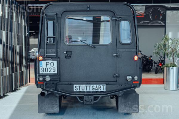 Black Land Rover Defender 2013 in Riga, with an engine capacity of 2.20 L and mileage of 11 thousand km for 95000 €, photo 8 on AUTOMOTO.COM.LV