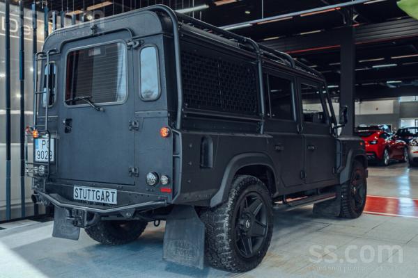 Black Land Rover Defender 2013 in Riga, with an engine capacity of 2.20 L and mileage of 11 thousand km for 95000 €, photo 9 on AUTOMOTO.COM.LV