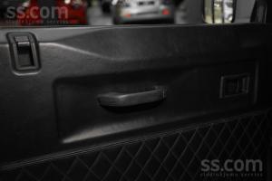 Melns Land Rover Defender 2013 Rīga, ar dzinēja tilpumu 2.20 L un nobraukumu 11 tūkst. km par 95000 €, foto 13 vietnē AUTOMOTO.COM.LV