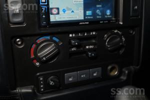 Melns Land Rover Defender 2013 Rīga, ar dzinēja tilpumu 2.20 L un nobraukumu 11 tūkst. km par 95000 €, foto 15 vietnē AUTOMOTO.COM.LV