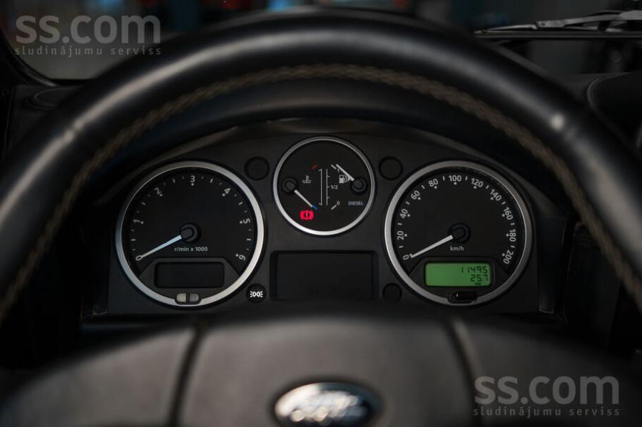 Melns Land Rover Defender 2013 Rīga, ar dzinēja tilpumu 2.20 L un nobraukumu 11 tūkst. km par 95000 €, foto 17 vietnē AUTOMOTO.COM.LV