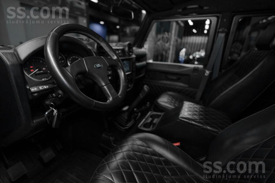 Melns Land Rover Defender 2013 Rīga, ar dzinēja tilpumu 2.20 L un nobraukumu 11 tūkst. km par 95000 €, foto 22 vietnē AUTOMOTO.COM.LV